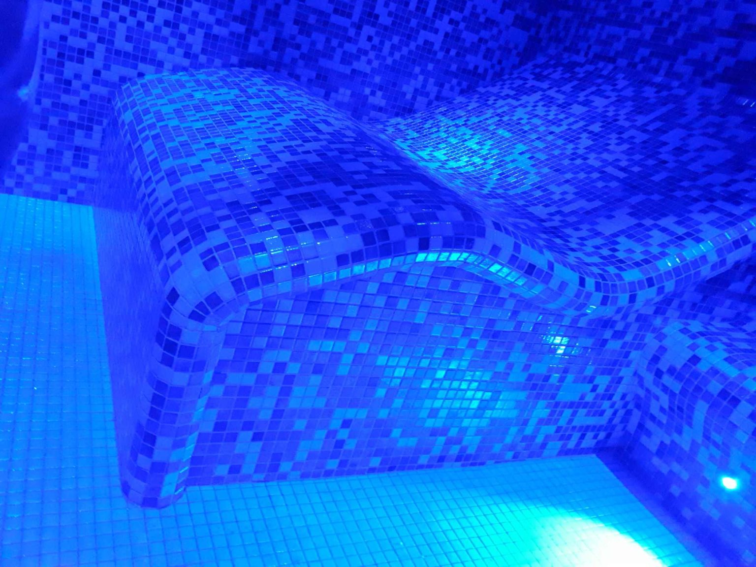 Heated Loungers | Topline Pools and Wellness